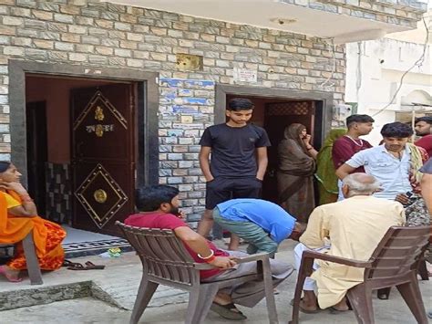 Thief Stole Rifle 50 Cartridges 25 Tola Of Gold And 25 Lakh Rupees