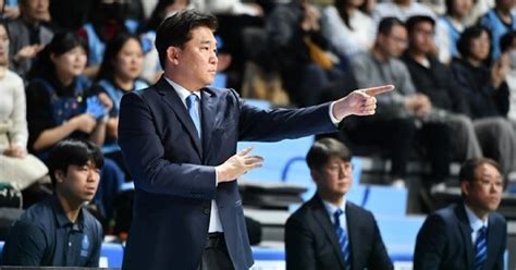 경기 전 김승기 소노 감독 오누아쿠가 ‘다 도와주겠다고 하더라” 김상식 정관장 감독 스펠맨이 나선다”