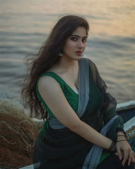 Kaavya Vurity Hot Cleavage Exposed In Saree