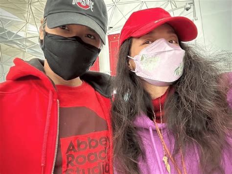 冯德伦春节晒与舒淇自拍 舒淇未做发型随性自然 搜狐大视野 搜狐新闻