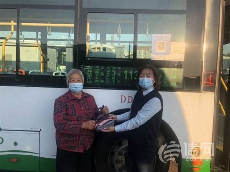 理财险些变破财 公交乘务员捡到5000元现金物归原主乘客背包吴娟