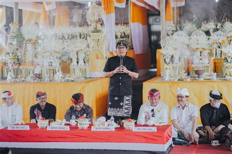 Bupati Giri Prasta Hadiri Upacara Pitra Yadnya Di Desa Adat Kayubihi