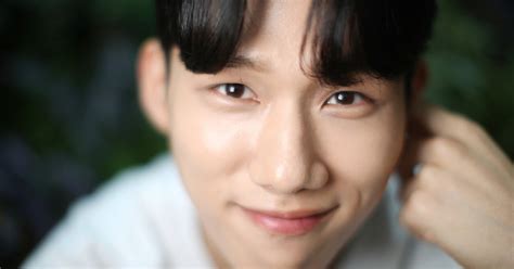 최지혁 빠져드는 눈빛