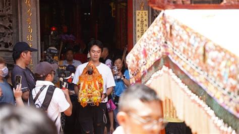 超大咖男星手捧白沙屯媽祖！顯神蹟大感動 挺過人生低谷翻轉事業 娛樂星聞