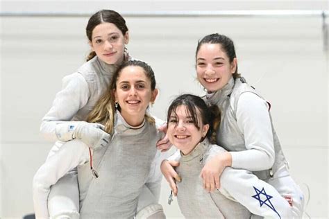 מדליית כסף לנבחרת הנערות באליפות אירופה בסייף ישראל היום