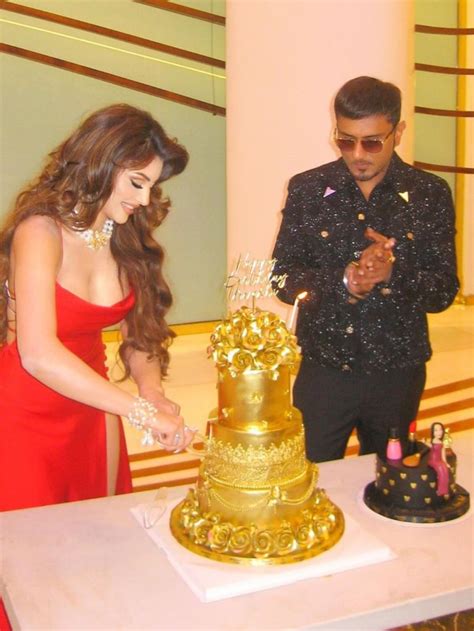 Urvashi Rautela ઉર્વશી રૌતેલા ફોટા જન્મદિવસ યો યો હની સિંહ