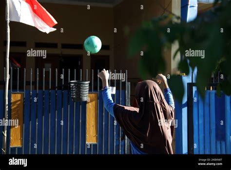 Lia Una Estudiante De Escuela Primaria De Grado Trata De