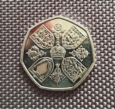 Первая монета с изображением Карла III: 400 грн. - Колекціонування ...