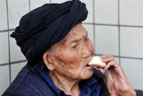 50岁的人身上总有一股怪味？医生告知：中年后，要做这4件事