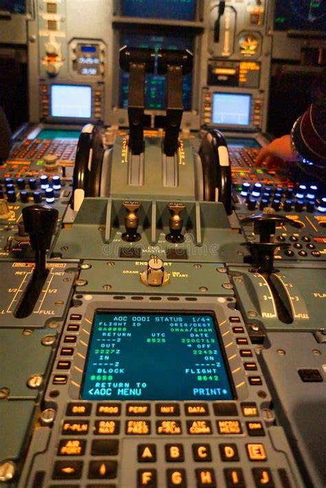Ver O Instrumento E O Painel Da Cabina De Pilotagem Imagem De Stock