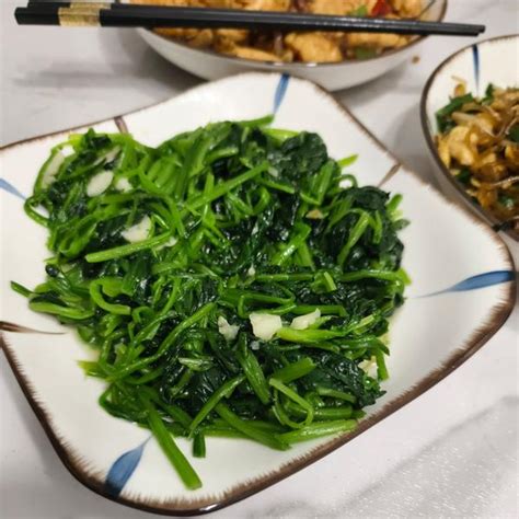 【不涩口又嫩的清炒菠菜图片】饺子娇脆又甜下厨房