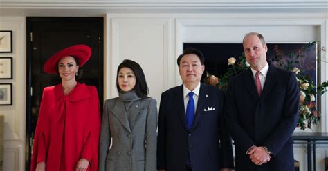 윌리엄 왕세자 부부와 기념촬영하는 윤 대통령 부부