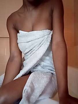 Yoonar Naked Stripping On Cam For Live Sex Video Chat Gyrls