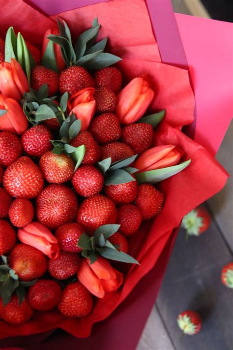 Клубничный букет