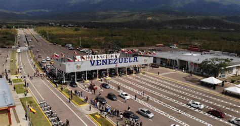 Colombia militarizó las fronteras con Venezuela que mantiene pasos abiertos en medio de tensión