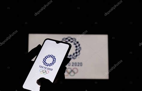 Bahia Brasil 26 De Julio De 2021 Persona Que Sostiene El Tel Fono