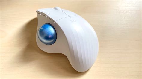 「ロジクール トラックボール Ergo M575」は、軽い力でボールが動き、初めて使う人でも操作しやすい！