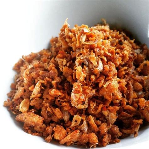 พริกหมูกระจก น้ำพริกนี้มีส่วนผสมหลักคือ หอมเจียว กระเทียมเจียว และหมู