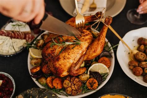 Cómo preparar pollo relleno al horno para Navidad Animal Gourmet