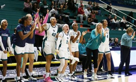 Uncw Lady Seahawks Snap Basketball Losing Streak The Seahawk
