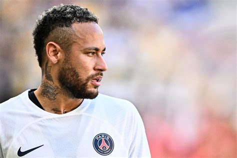 Neymar Le Joueur Du Paris Saint Germain Est Proche De Traiter Avec