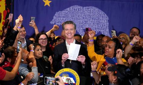 California Raises Minimum Wage For Fast Food Workers The Epoch Times