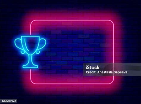 경쟁 네온 전단지 우승 컵 기호와 빈 분홍색 프레임 스포츠 이벤트 벡터 스톡 일러스트 1위에 대한 스톡 벡터 아트 및 기타 이미지 1위 개념 경쟁 Istock