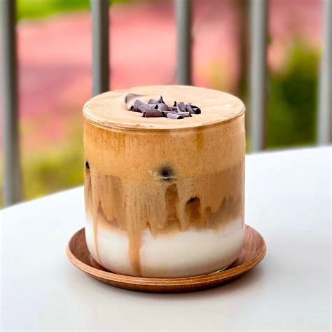 커피타이터 버터스카치 크림라떼 🧡 어린 시절 맛있게 먹었던 간식과 그때의 기억이 가끔 웃음 짓게