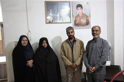 نقاشی دیجیتال پرتره شهید ایرج کشفی بوشهری به مادر شهید اهدا شد بوشهر