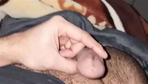 干净光滑的屁股男孩展示他性感的屁眼舔 xHamster