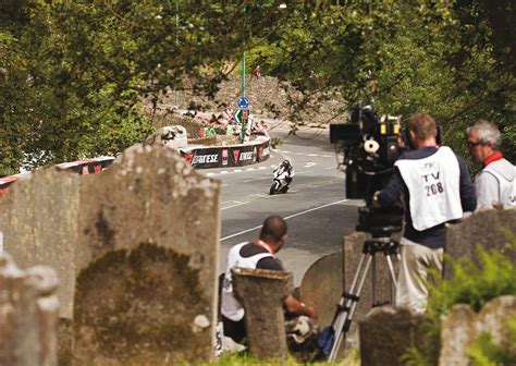 Tt D Closer To The Edge Film Trailer Kritik Kino De