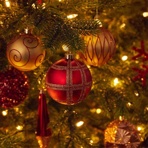 Holiday Shatterproof 52 Count Christmas Tree Ornament Box Set 80mm T