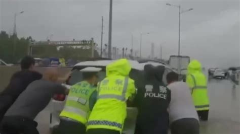 风雨面前一起扛，河南一定中！凤凰网视频凤凰网