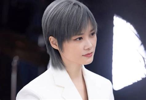 李宇春自曝患强直性脊柱炎 娱乐 小春网 小春
