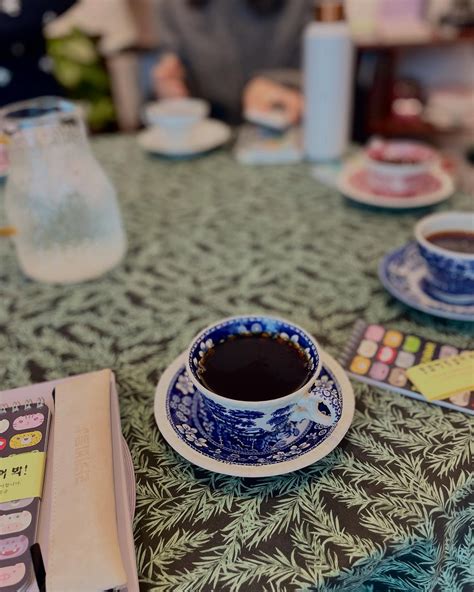 용기 내서 초대했던 김포 만남에 김포 분은 한 분이시고 의정부 구리 인천 용인 화성에서 오셔서 몸 둘 바를 몰랐던 자리 그냥 수다 나누려고 꺼낸 이야기에 멀리서