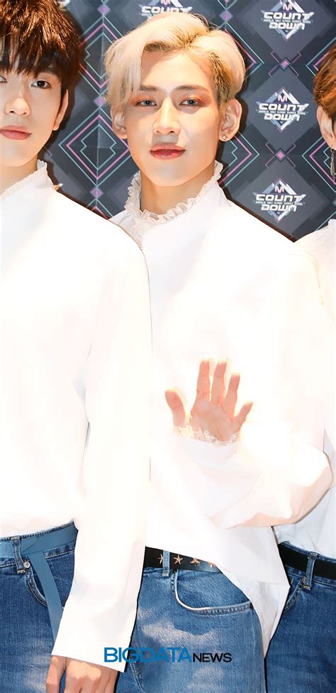 Big포토 갓세븐got7 뱀뱀 만화를 찢고 나왔나봐너무 잘 생겼잖아 엠카운트다운