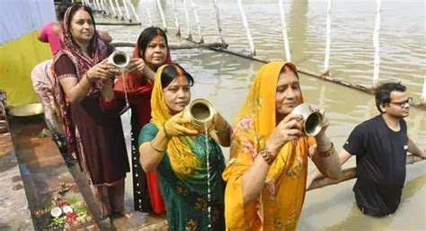 Chhath Puja 2022 Here How Devotees Are Celebrating First Day Of