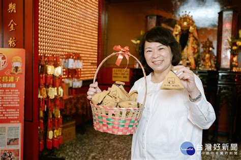 國中會考將登場 黃敏惠贈考生高「粽」包祈福