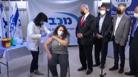 إسرائيل ستقدم اللقاح لفلسطينيي الضفة الغربية الذين يحملون تصاريح عمل