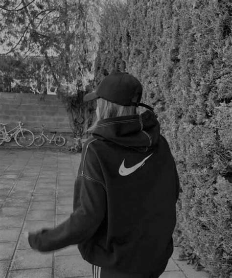 عکس پروفایل دخترونه خفن لاتی 2024؛ رنگی و سیاه و سفید بدون متن با مضمون شاد غم گلی خانوم