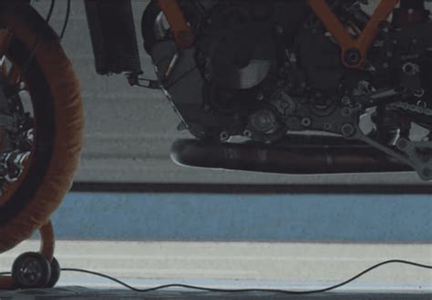 KTM lại tiếp tục tiết lộ trang bị naked bike KTM 1290 Super Duke R 2020