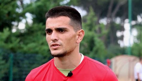 Katër Portierë Janë Shumë Simoni Kthehet Në Shtëpi Silvinjo Publikon