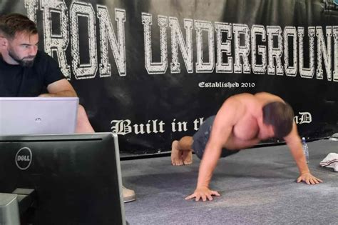 Australian Dad Breaks World Record With 3 206 Push Ups In An Hour
