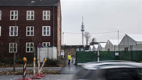 Flüchtlinge In Nrw Erste Flüchtlinge In Neuer Anlaufstelle In Bochum