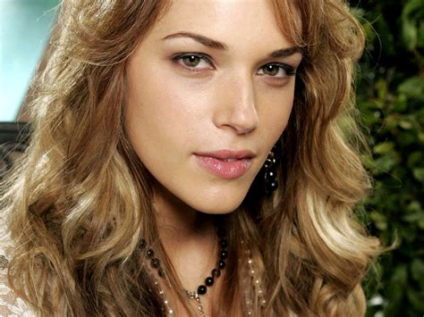 Download Amanda Righetti Portrait Wallpaper