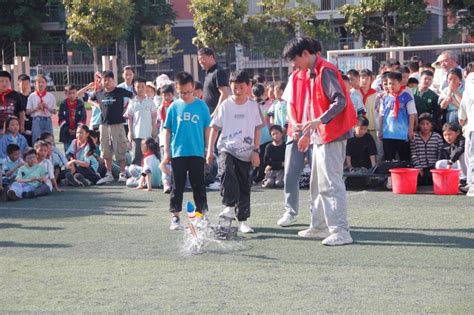 “小小机器人，启蒙大科学”—计算机学院与机器人协会联合开展机器人科普进校园活动 计算机科学与工程学院欢迎您！