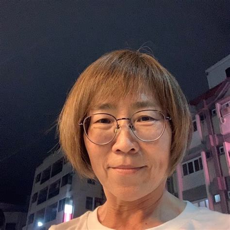 洪綺霞 Hongchisia On Threads