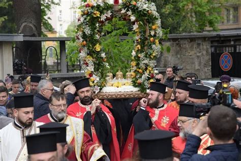 Част от ръката на св Георги събира в София и Перник хиляди с надежда