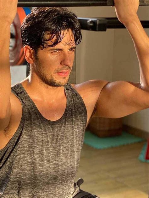 Super Hot Sidharth Malhotra Knows How To Be Super Fit Filmfare Com