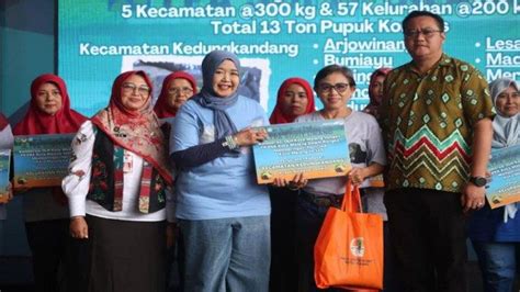 Pemkot Dan Tp Pkk Kota Malang Jatim Salurkan Ton Pupuk Kompos Demi Jaga Lingkungan